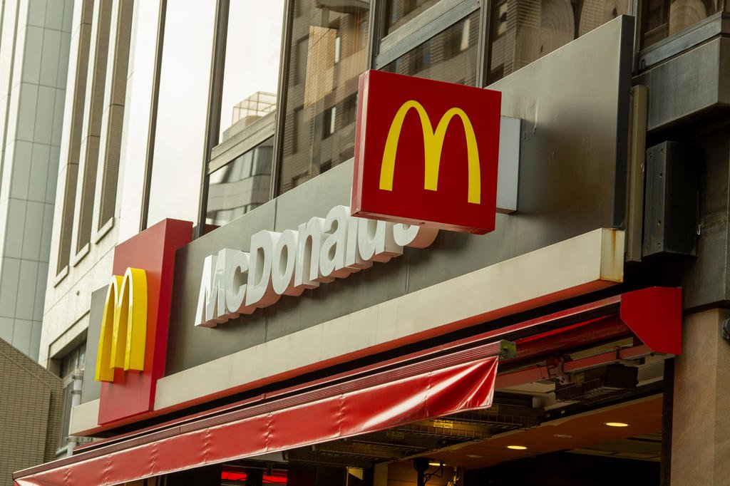 Mulheres que dizem ser gaúchas moram há três meses em McDonald's no ... Mulheres que dizem ser gaúchas moram há três meses em McDonald's no ...