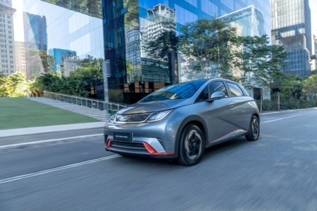 BYD Dolphin: 100% elétrico, o hatch surpreende pelo espaço, conforto ...