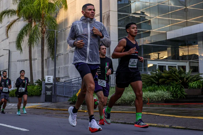 Do sonho interrompido no futebol ao renascimento na corrida: conheça a ...