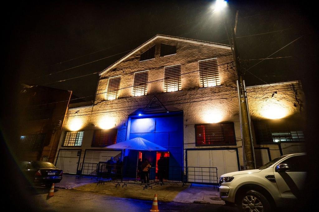 Com investimento de R$ 3,5 milhões, casa noturna abre as portas no 4º ...