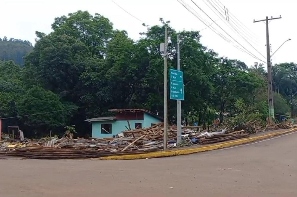 VÍDEO: veja como está Barra do Rio Azul uma semana após a enchente ...