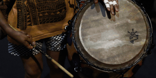 Tambores do candombe consolidam o ritmo afro-uruguaio entre os porto ...