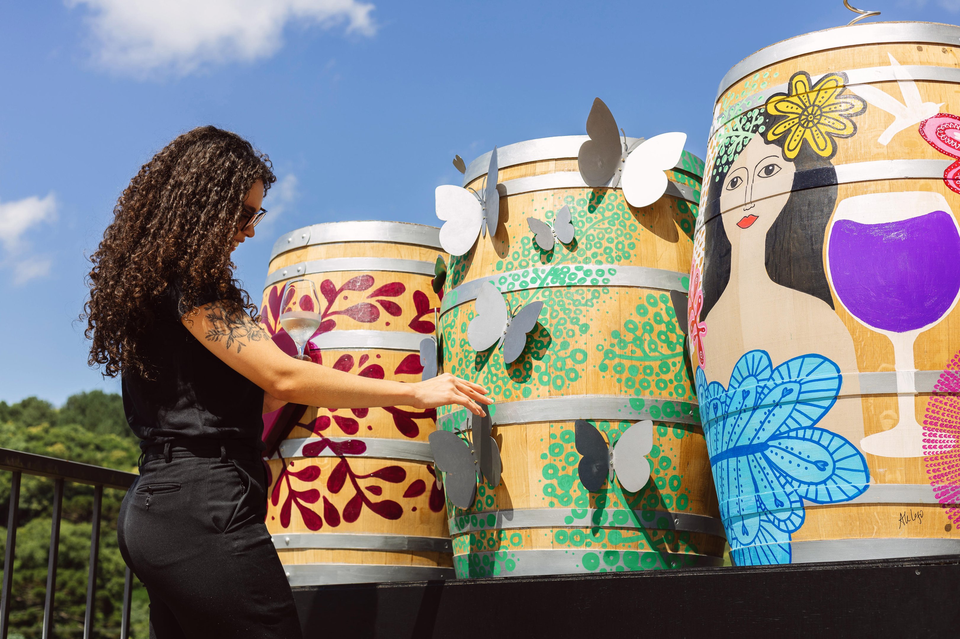 Um passeio pelo Pipa Parade, o festival de arte em barricas que ...