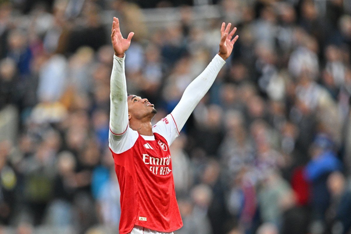 Arsenal vira sobre o Newcastle com gol de Gabriel Magalhães | GZH