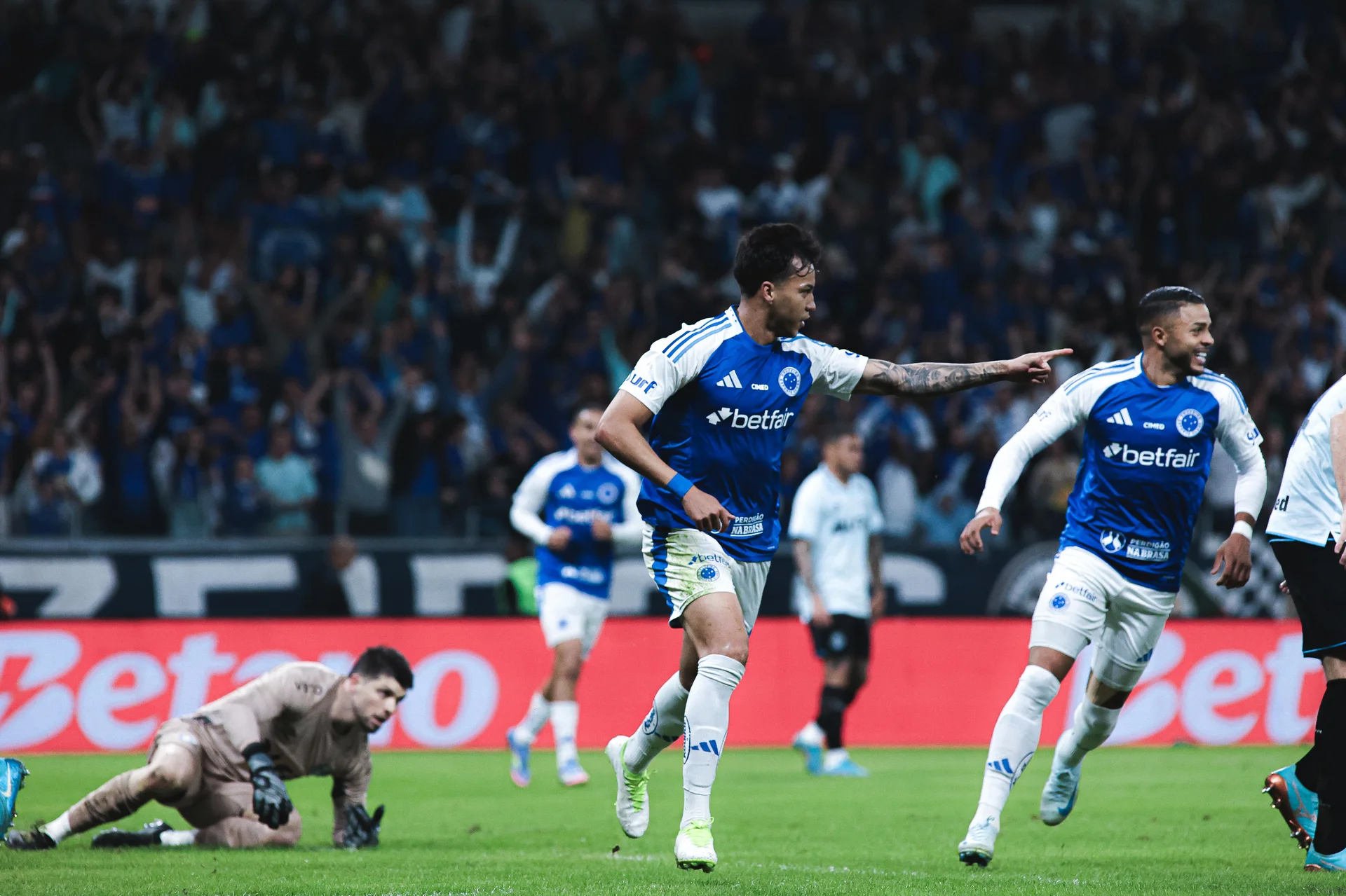 Grêmio é goleado pelo Cruzeiro na volta ao Brasileirão | DG