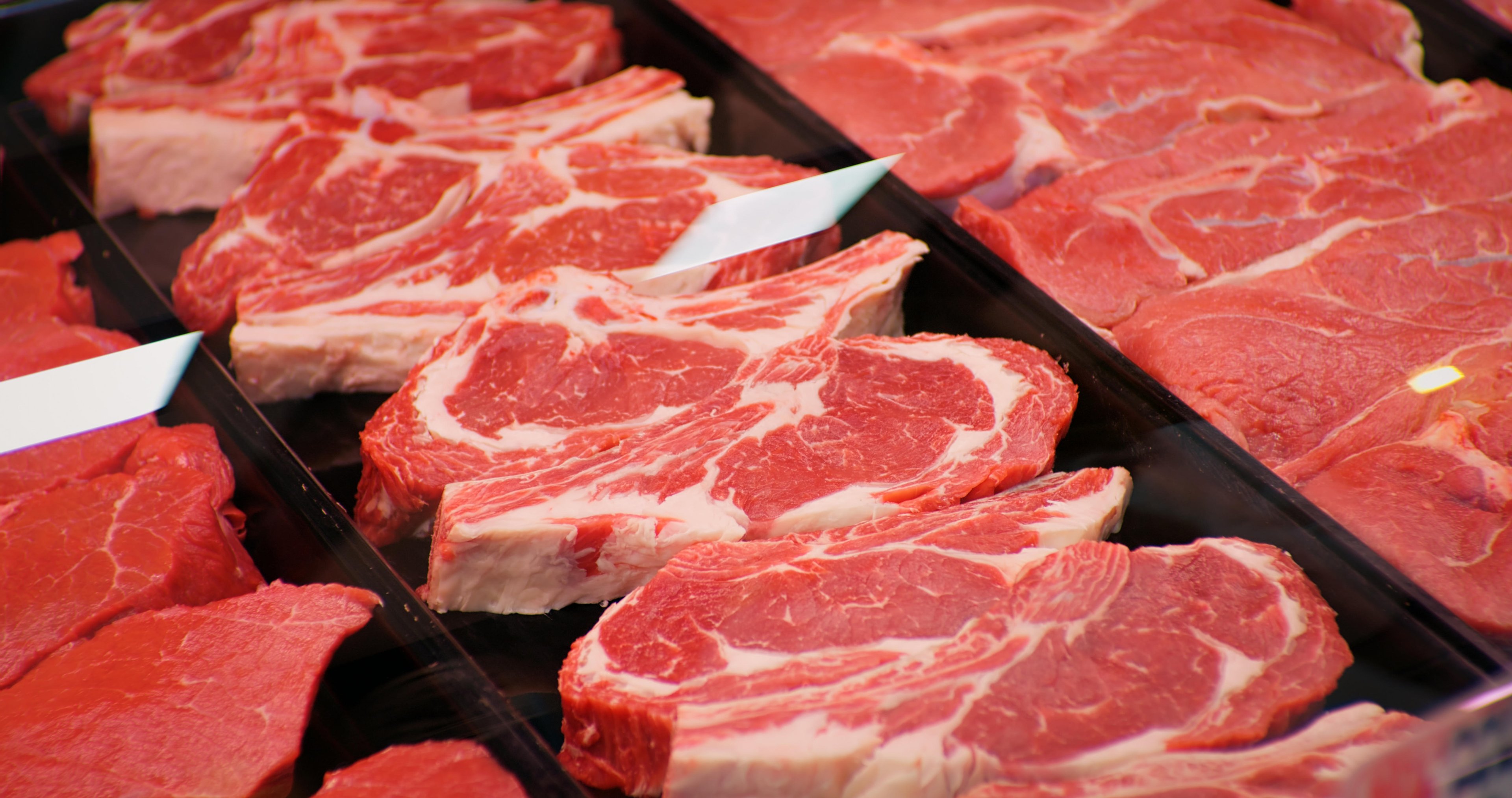 Barreira da UE à carne, dólar, Ibovespa, mais agenda e pílulas da ...