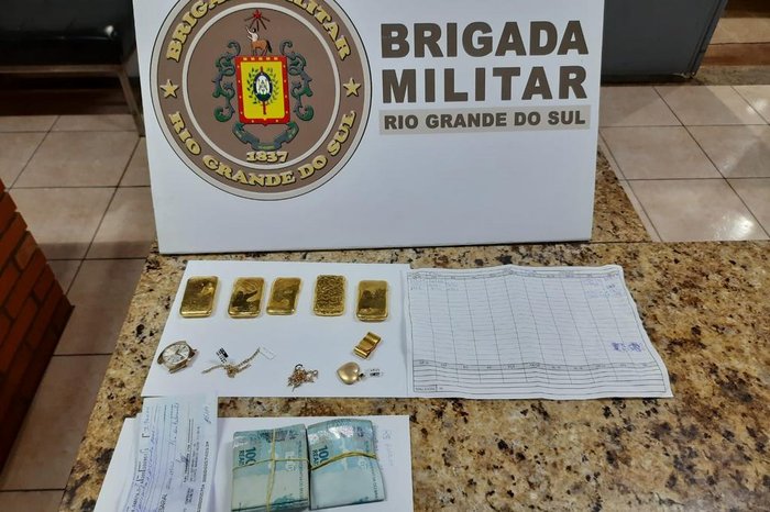 Comando Rodoviário da BM apreende mais de um quilo de barras de ouro na ...