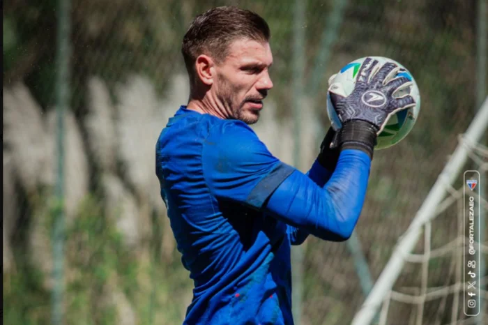 João Ricardo, goleiro gaúcho, do Fortaleza, é o 8º melhor do mundo em ...