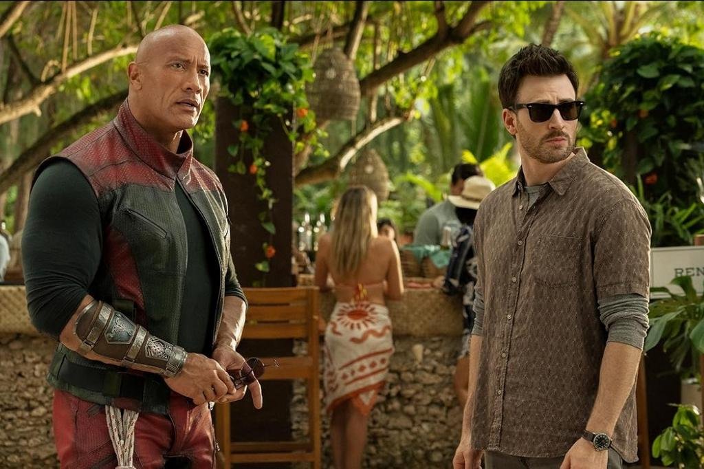 Assista ao trailer de Operação Natal, filme com The Rock e Chris Evans ...