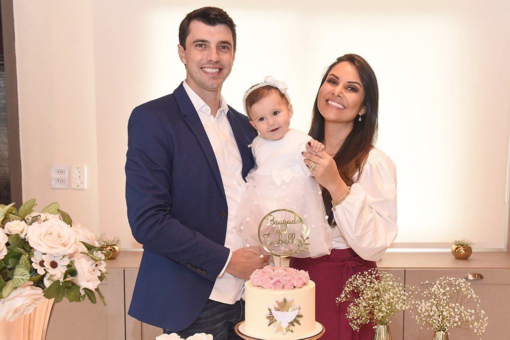 Confira detalhes do batizado da pequena Isabella, filha de Mayara Reis ...