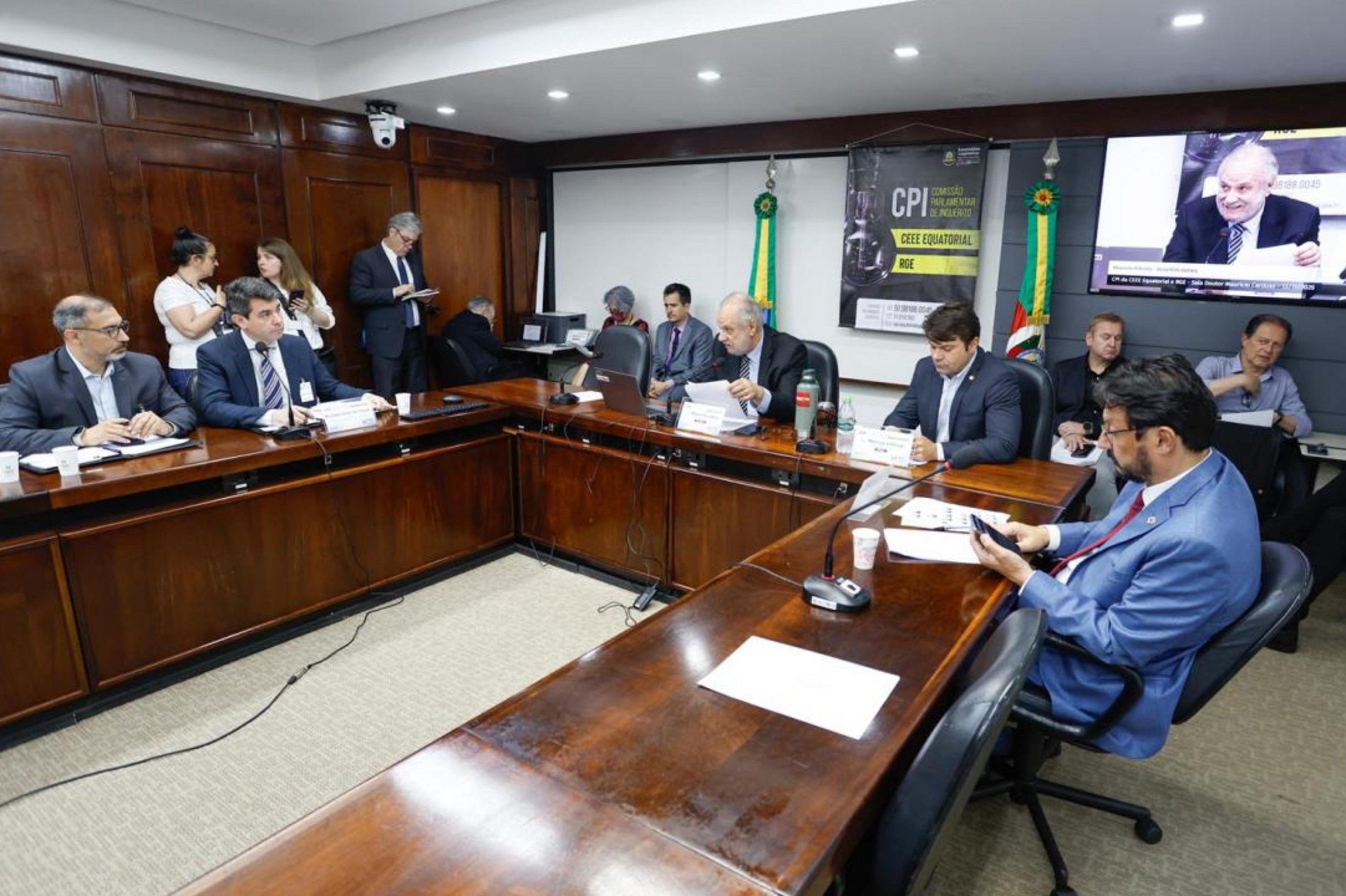 A justificativa do diretor da RGE para a alta nas contas dada em ...