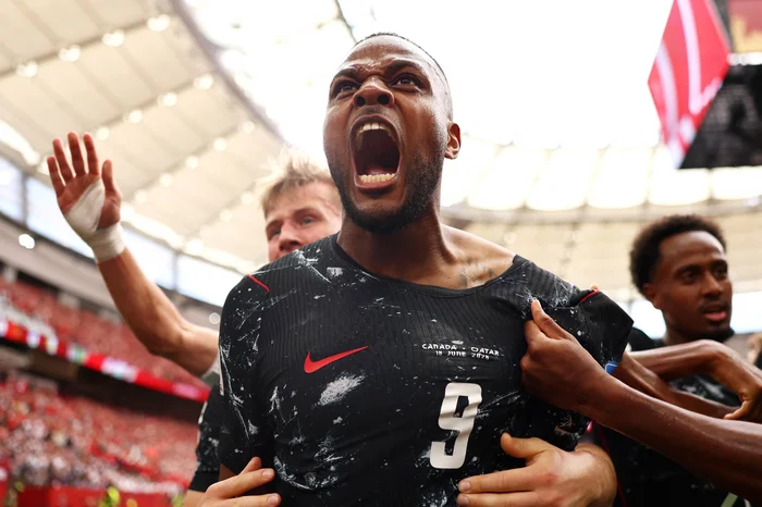 Canadá goleia o Catar, conquista a primeira vitória em Copas e ...
