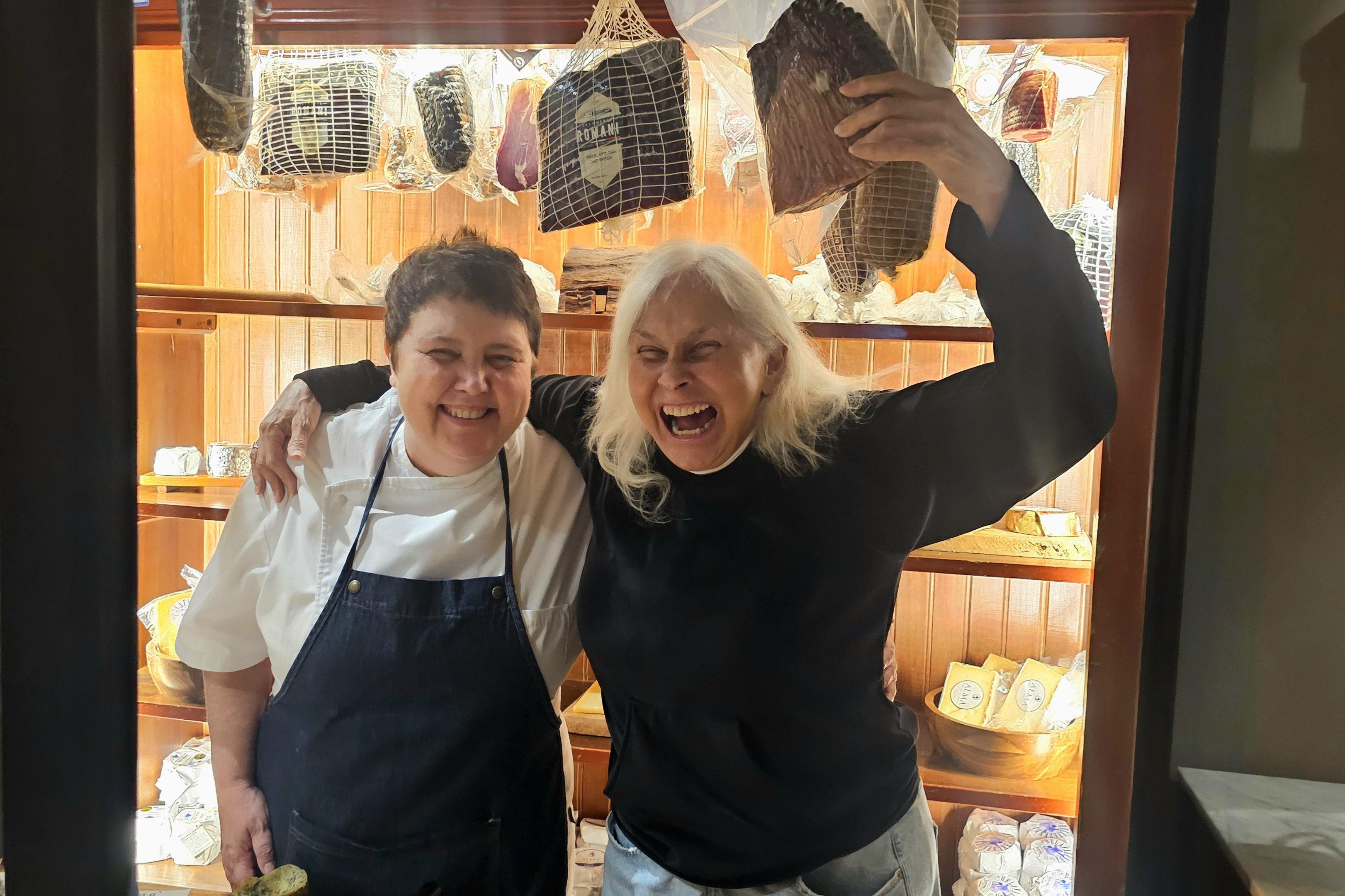 Fafá de Belém distribui simpatia em Gramado e prestigia chef gaúcha | GZH