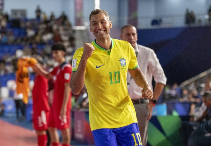 Pito, melhor do mundo no futsal, faz gol na estreia do Brasil na Copa ...