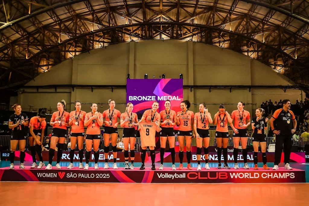 Osasco vence duelo brasileiro contra o Praia Clube e é bronze no ...