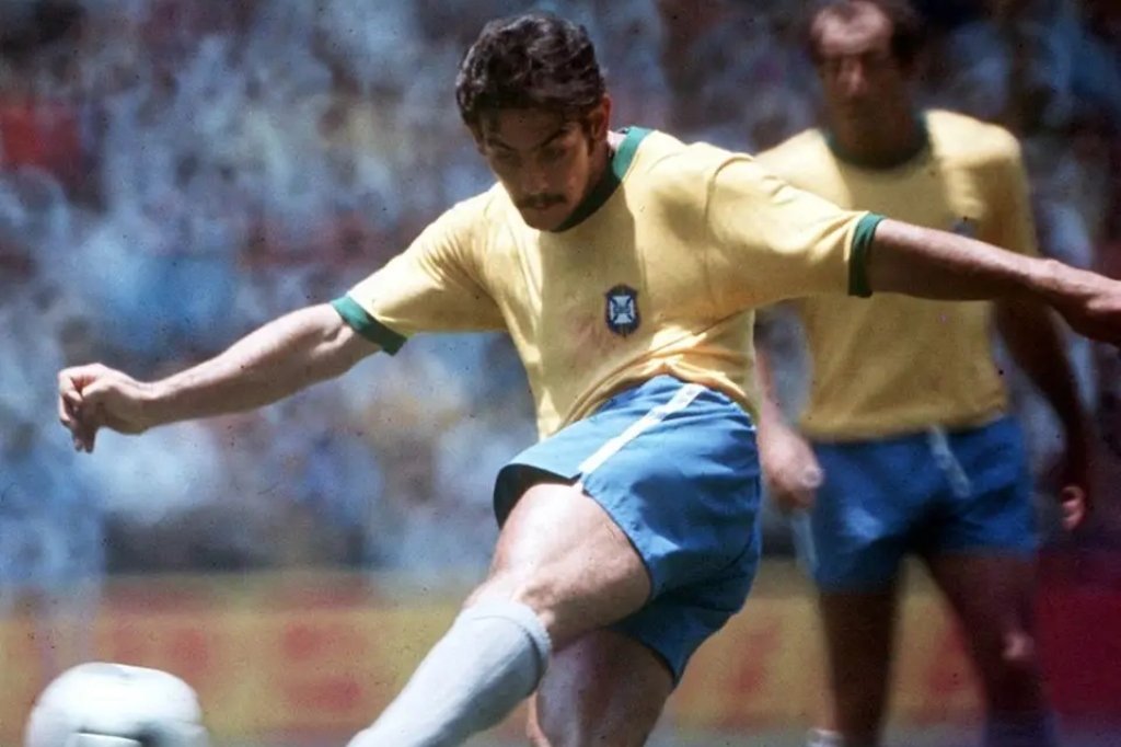 80 anos de Rivellino: relembre a trajetória do craque da Seleção ...
