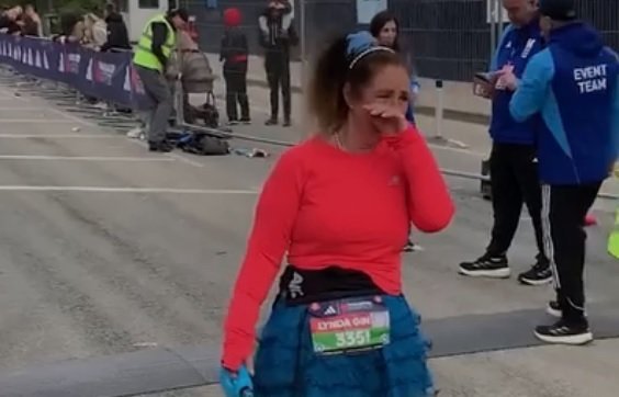 Mulher cruza linha de chegada de maratona em último lugar e viraliza ...