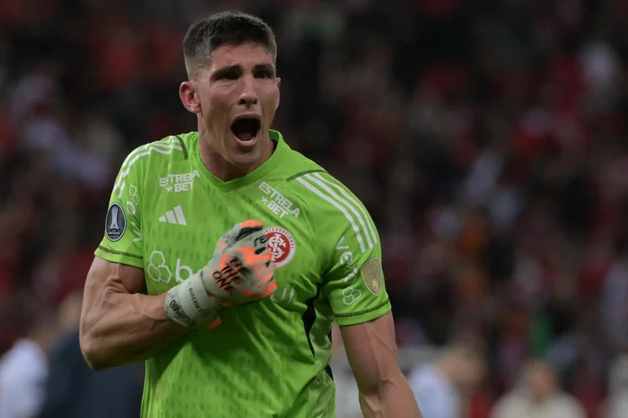 E se der pênaltis? Como é o aproveitamento de Rochet, goleiro do Inter ...