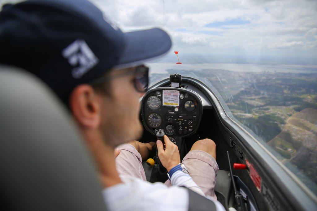 Como é voar em um planador pelo céu de Porto Alegre | GZH