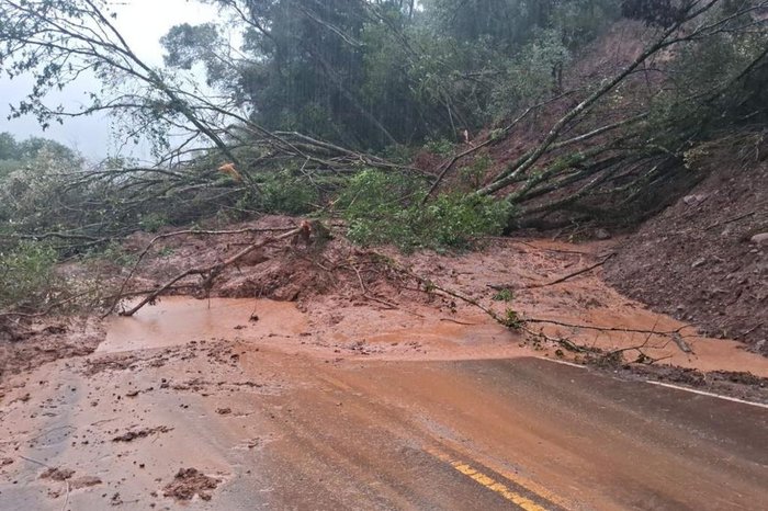 Pontes e estradas no interior de Caxias são bloqueadas em função da ...