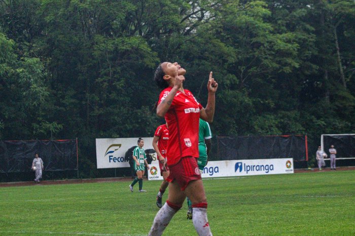 Artilheira do Inter comemora classificação à final do Gauchão Feminino ...