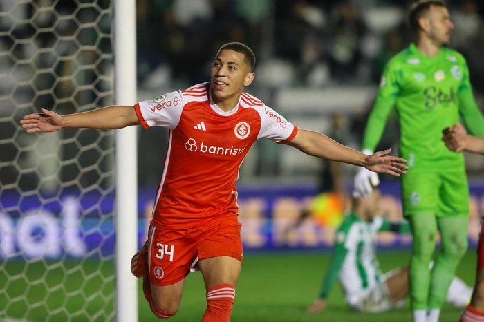 Roger fala sobre meio-campo do Inter e elogia Gabriel Carvalho: "Estava ...