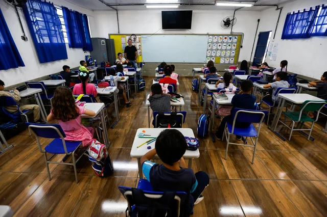 Um ano após a enchente, veja como está a Escola David Riegel Neto ...