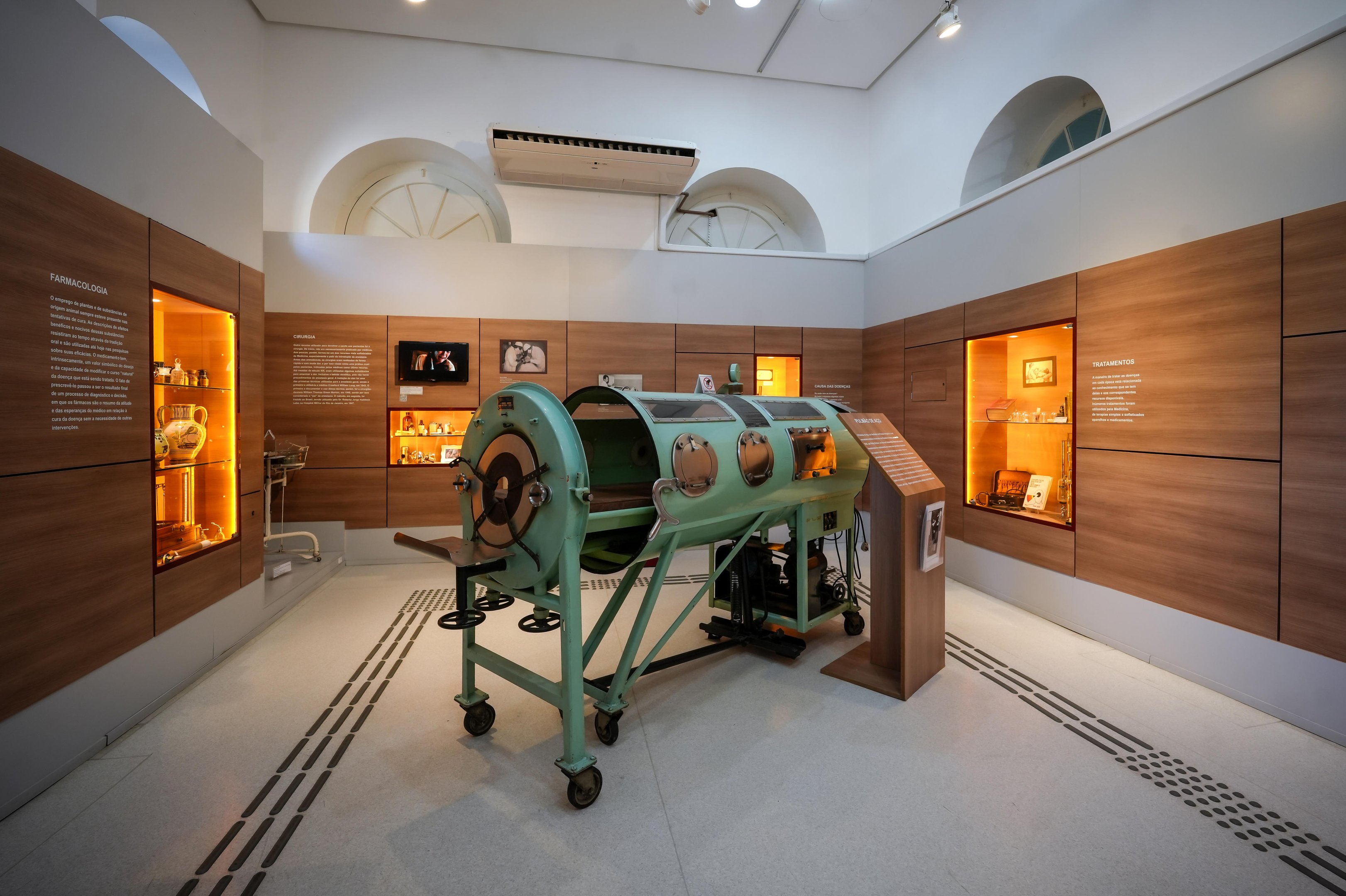 Com jogo de tabuleiro e objetos curiosos, Museu de História da Medicina ...