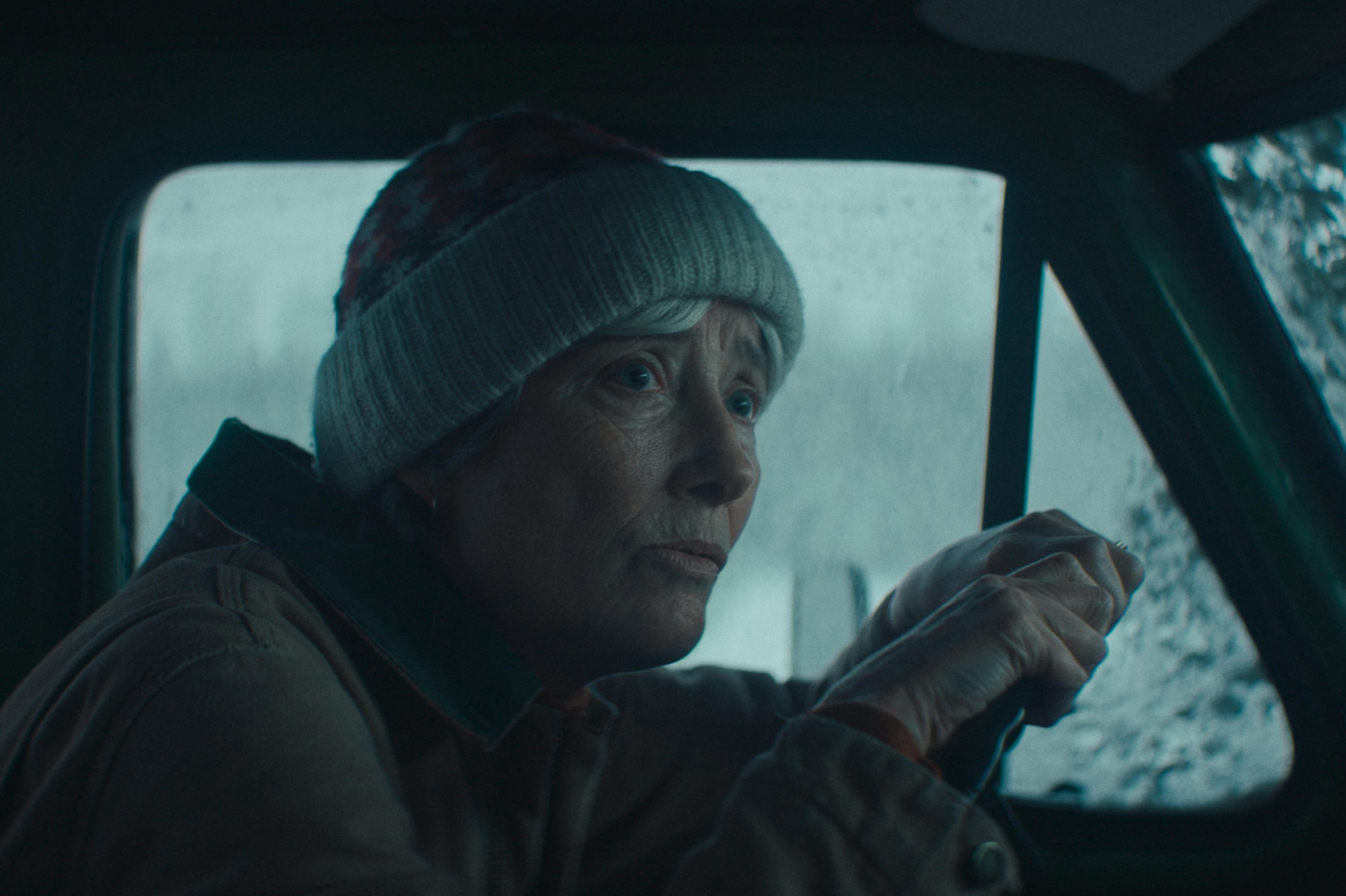 O Frio da Morte: filme de ação com Emma Thompson se passa em cima de ...