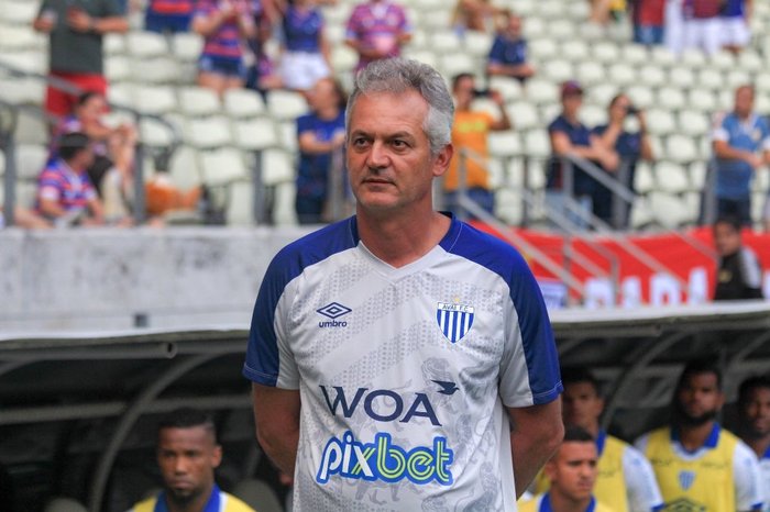 Após seis derrotas seguidas no Brasileirão, Lisca é demitido do Avaí | GZH
