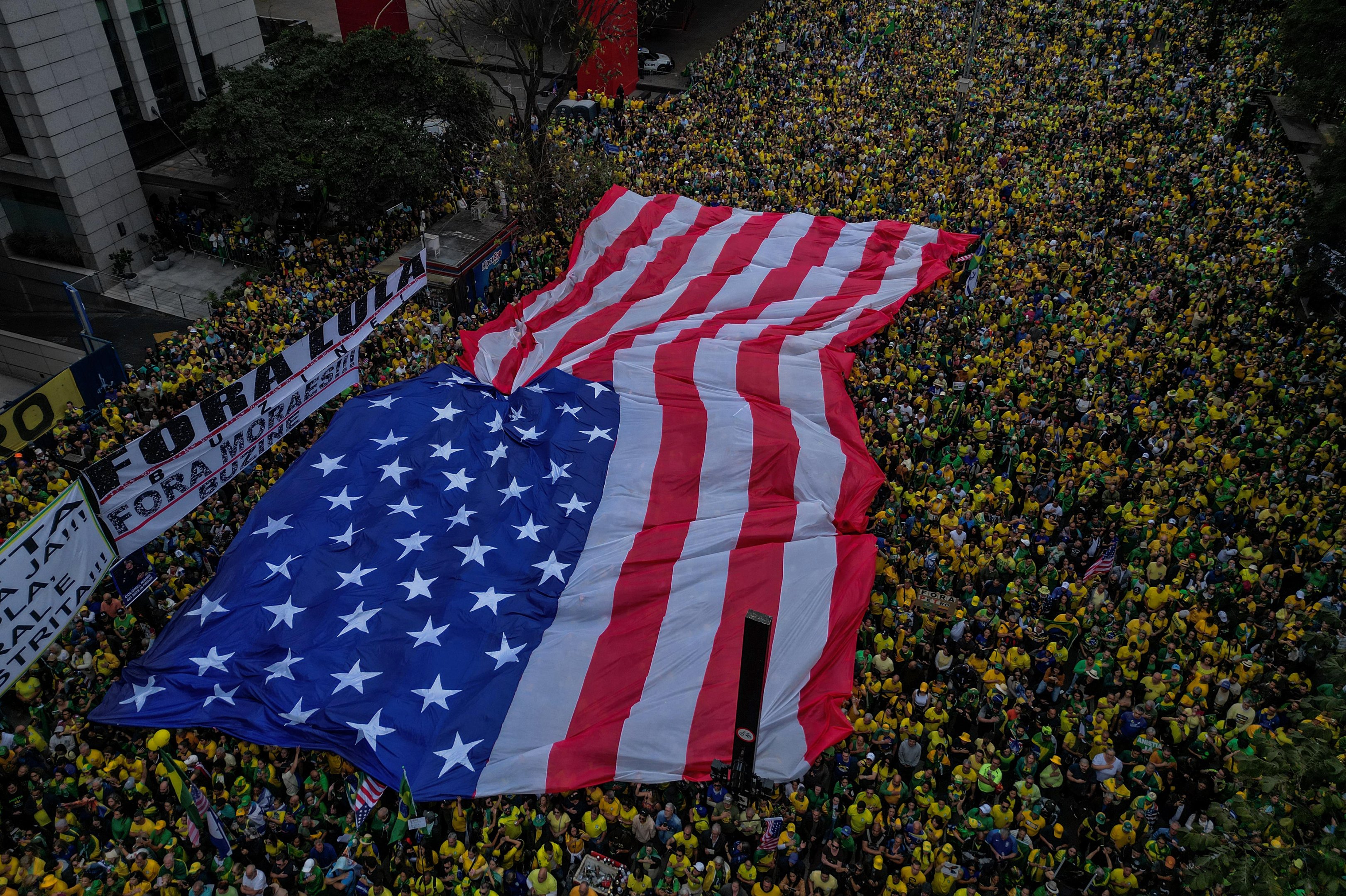 Jornal norte-americano New York Times diz que bandeira dos EUA é o ...