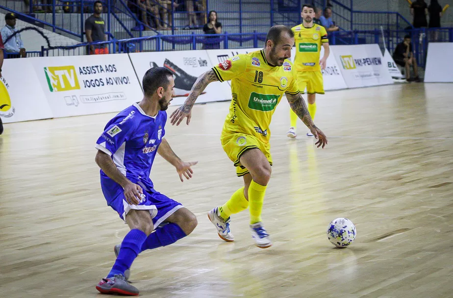 Campeão mineiro de futsal, ala caxiense vai permanecer no Praia Clube ...