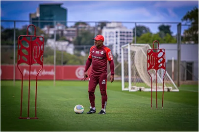 Roger prepara Inter com Borré entre os titulares e Valencia no banco ...