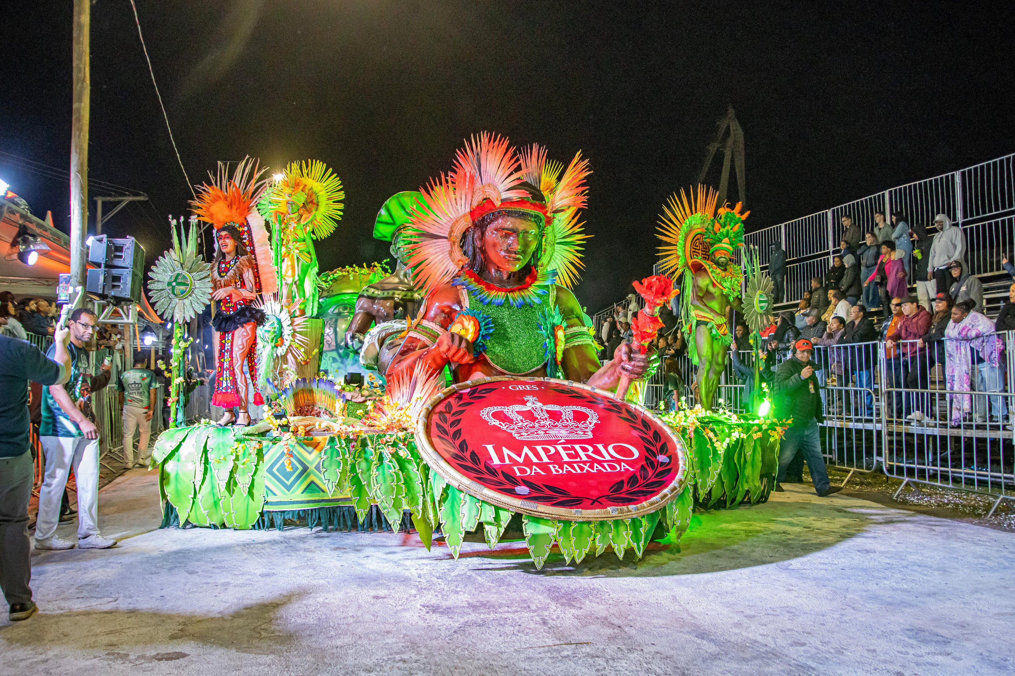Atual campeã do Carnaval de Pelotas, Império da Baixada vai homenagear ...
