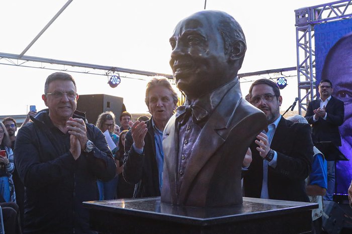 Grêmio inaugura busto de Lupicínio Rodrigues na Arena | GZH