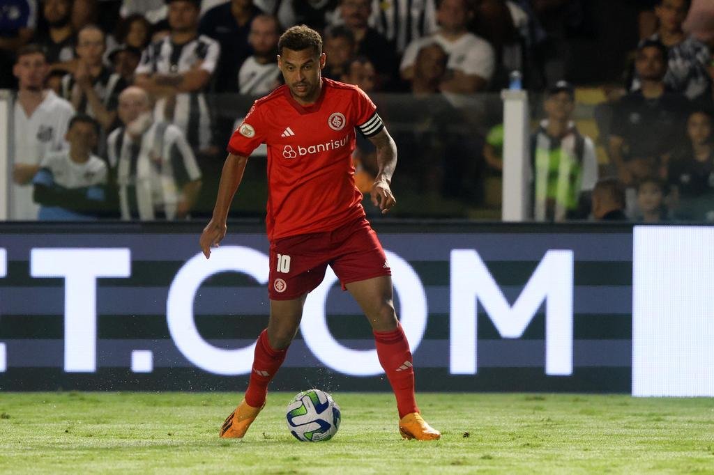 Alan Patrick fala em "ponto importante" do Inter contra o Santos, mas ...