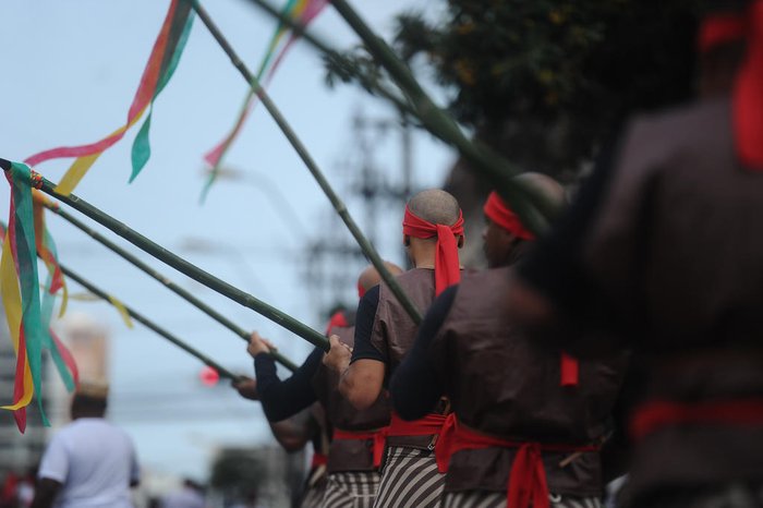 Encenações e apresentações de danças marcam o desfile da Revolução ...