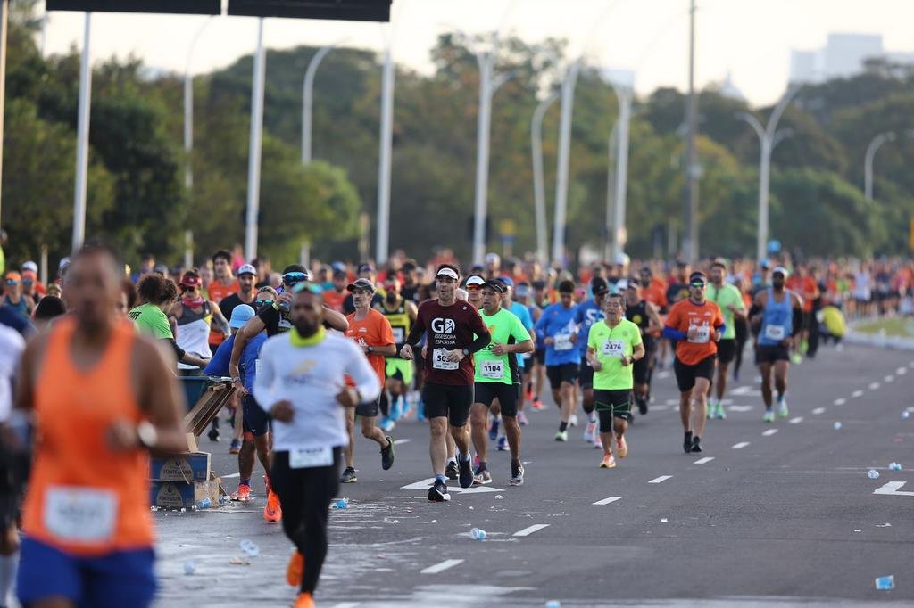 Em imagens, veja como foi a 38ª Maratona Internacional de Porto Alegre ...