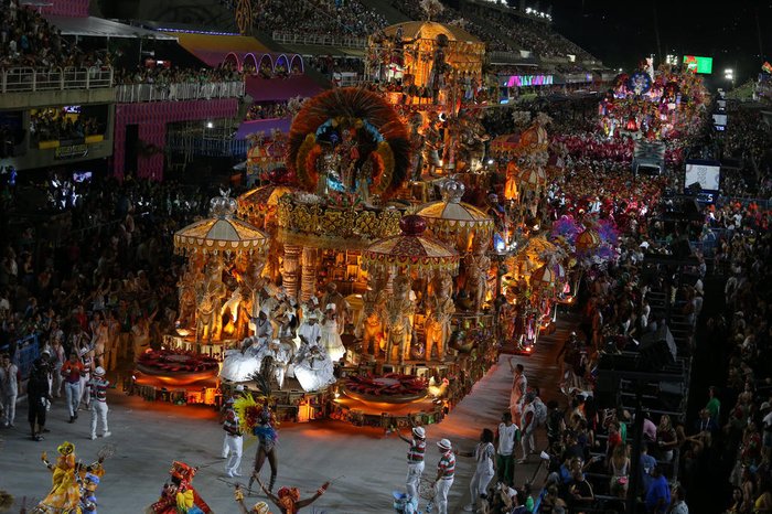 Carnaval no RJ tem desfile de escolas de samba, shows e quatro dias de ...