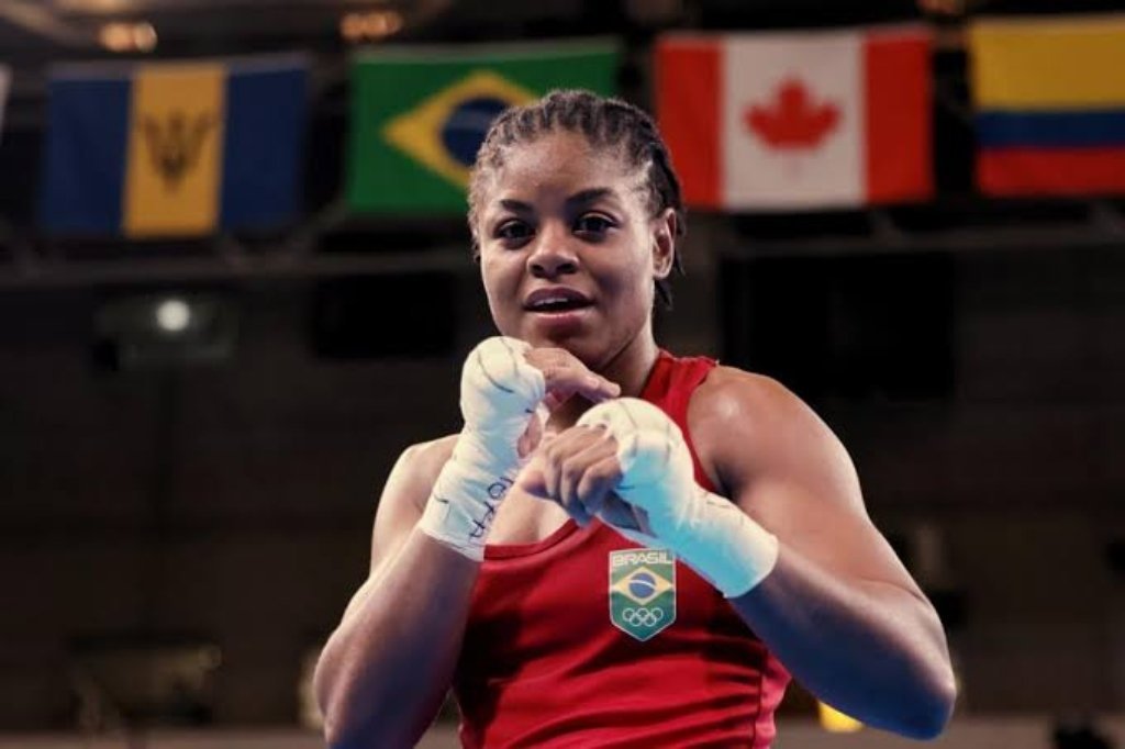 Viviane Pereira ganha batalha com filipina e Brasil continua imbatível ...