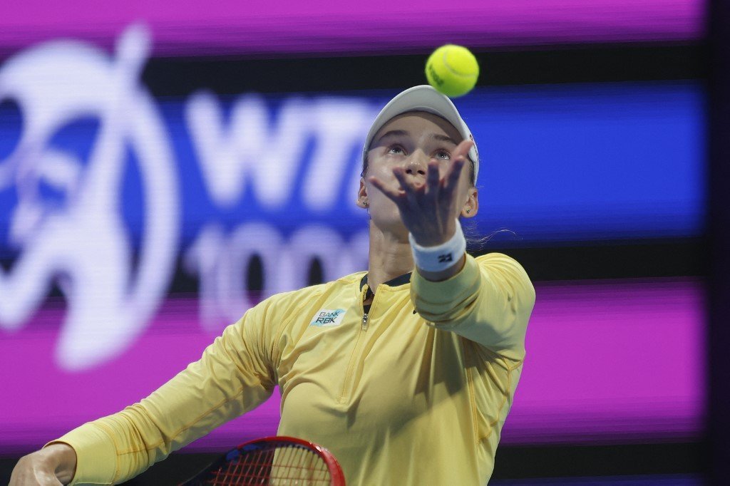 Com Ronaldinho Gaúcho na arquibancada, Elena Rybakina passa às ...