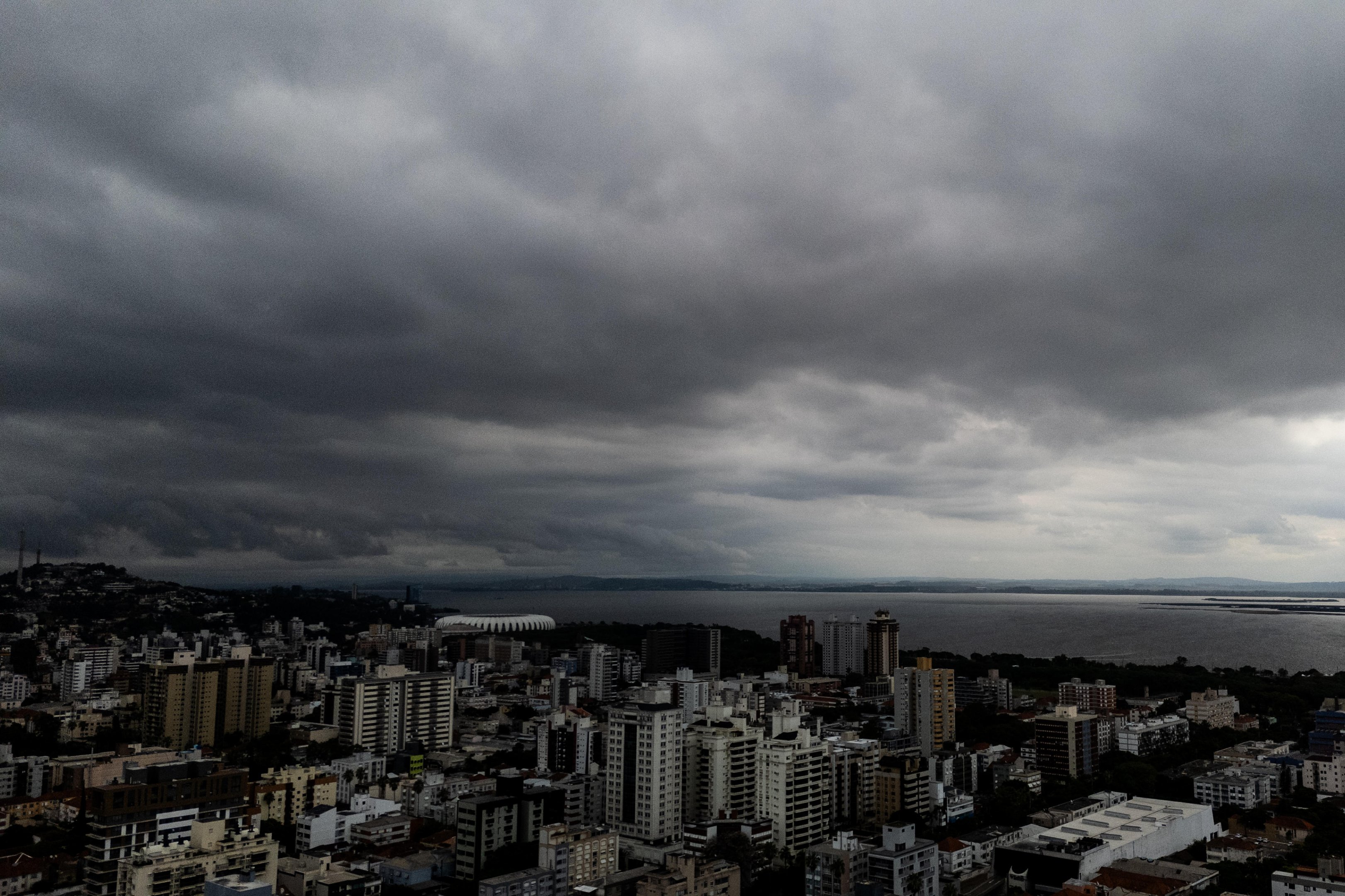 Frente fria mais intensa do ano chega ao RS nesta quinta com temporal e ...