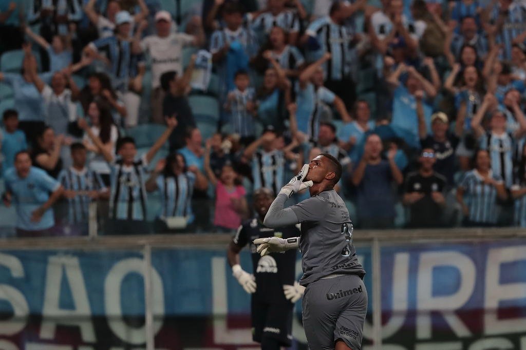 Herói da classificação do Grêmio, Adriel exalta Renato Portaluppi: "Me ...
