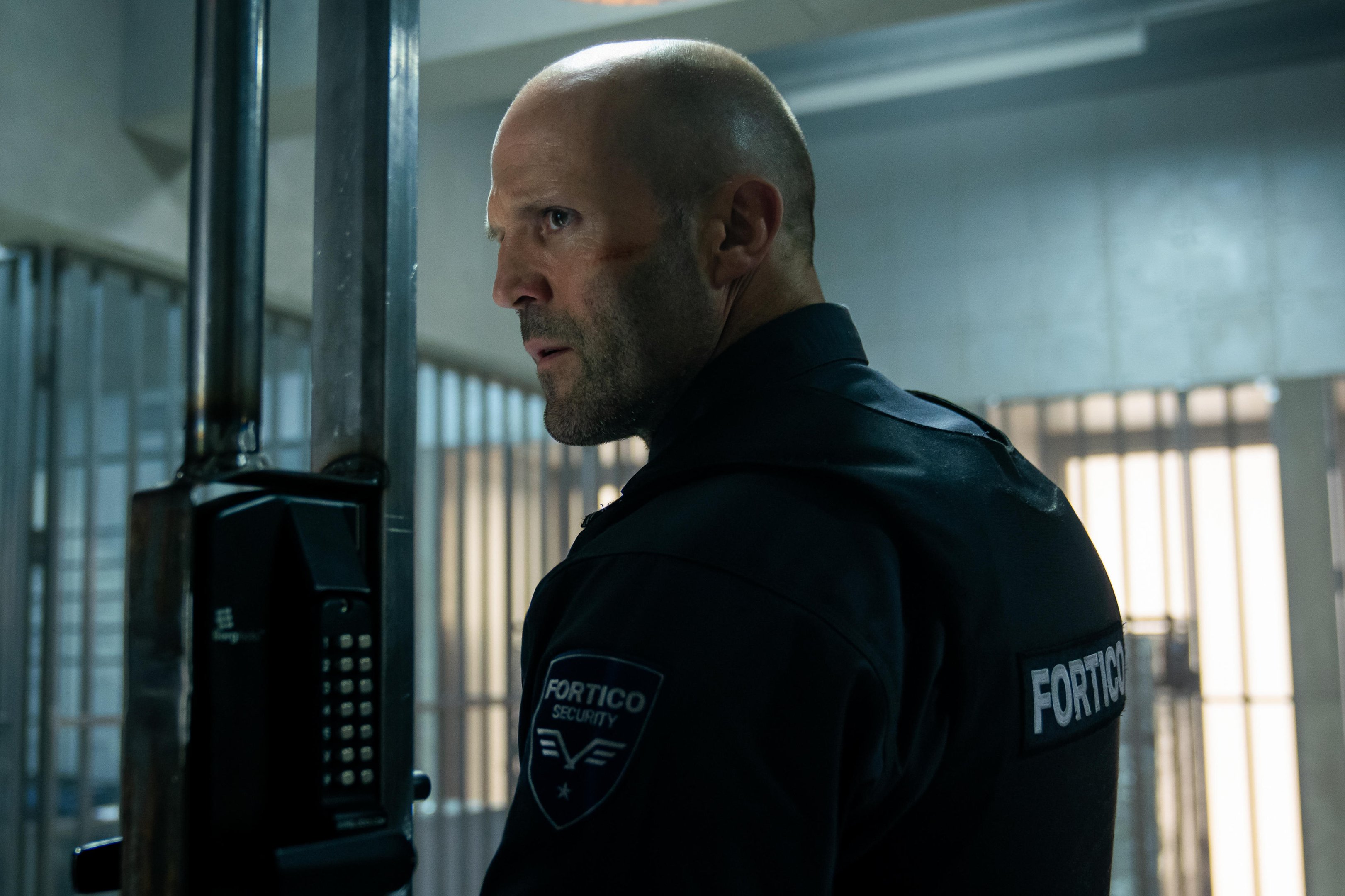 Domingo Maior exibe Infiltrado, filmaço da dupla Guy Ritchie e Jason ...