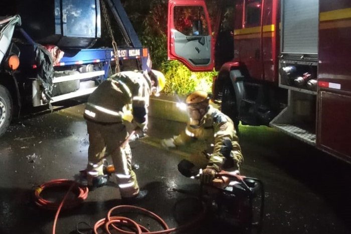 Motorista de caminhão morre em capotamento na RS-332, em Encantado | GZH