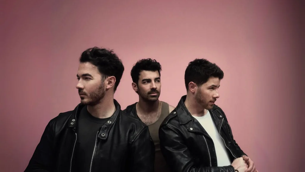 Jonas Brothers lançam hit inspirado nos Bee Gees e fãs surtam: “É o ...