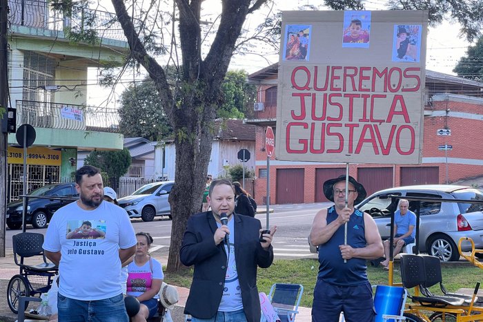 Família e amigos de Gustavo Ribas, menino que morreu de pneumonia em ...