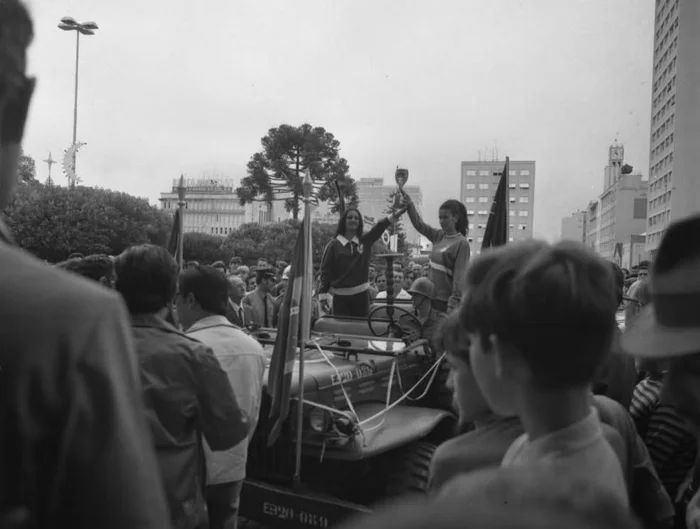 Taça Jules Rimet em Caxias em 1971 | Pioneiro
