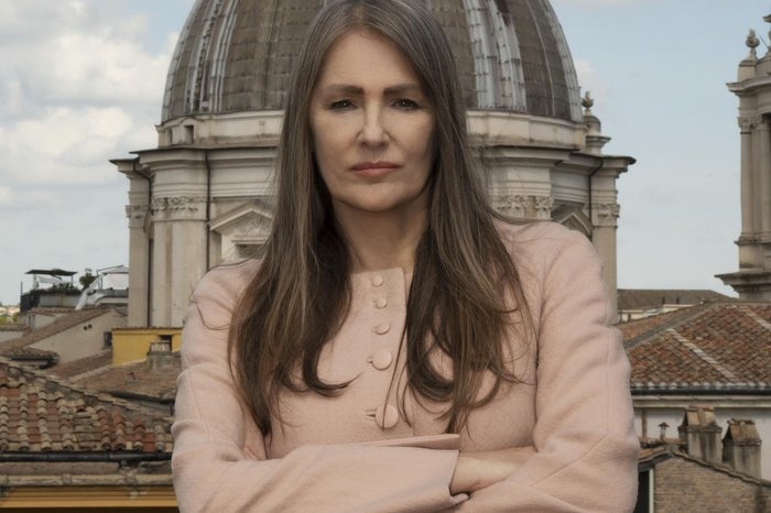 Ilze Scamparini sobre rotina como correspondente: "Leio todos os ...