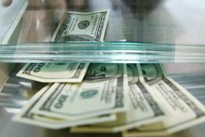 Qual o fechamento do dólar hoje, 17 de outubro de 2025 | GZH